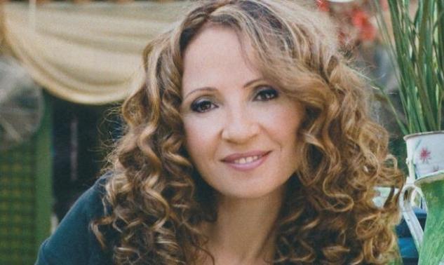 Does Greek singer Glykeria resemble Madonna?