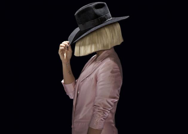 Sia: Η τραγουδίστρια δημοσίευσε ολόγυμνη φωτογραφία της, όταν έμαθε ότι ...
