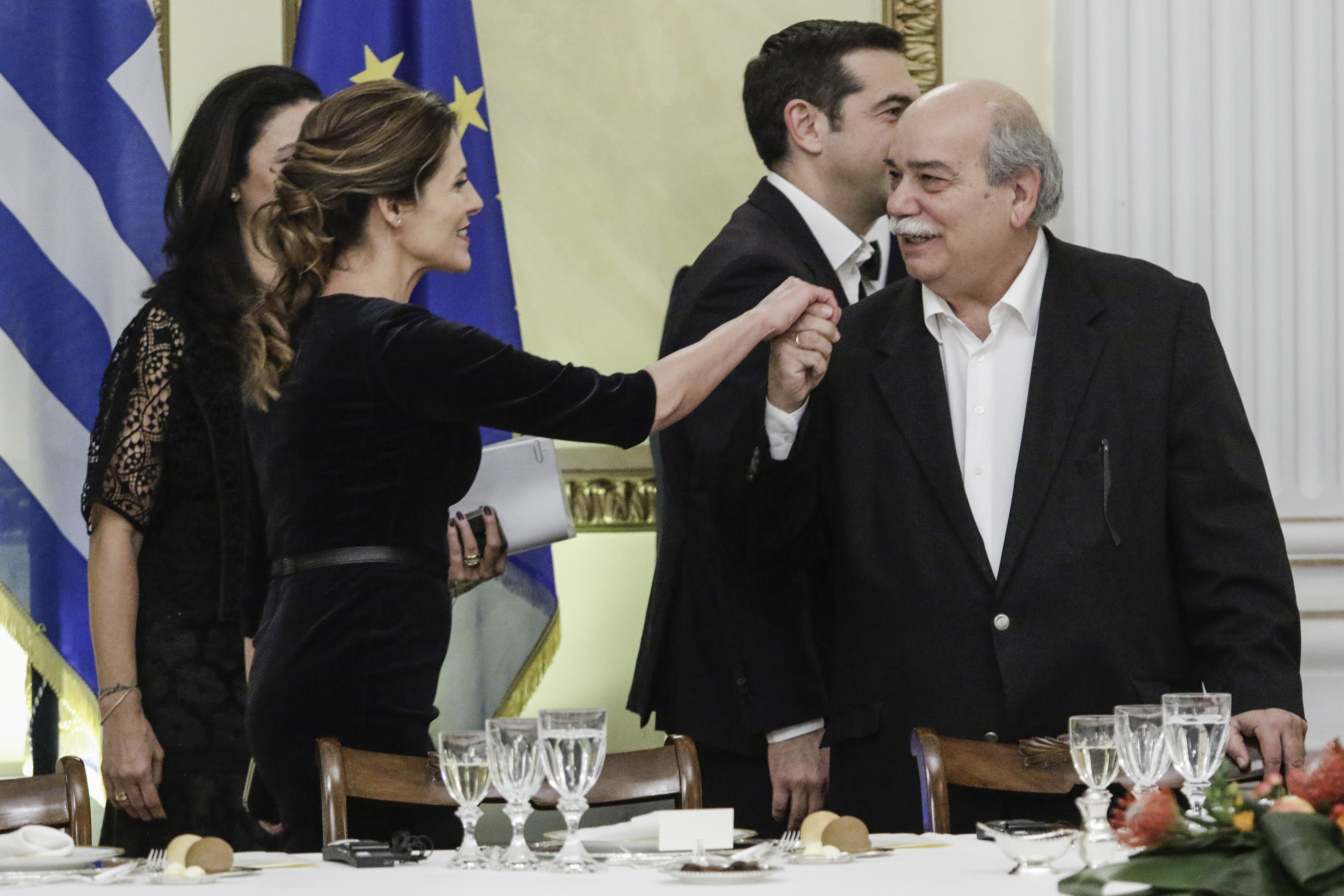 Μπέττυ Μπαζιάνα - Μαρέβα Μητσοτάκη: Εντυπωσίασαν στο επίσημο δείπνο στο ...