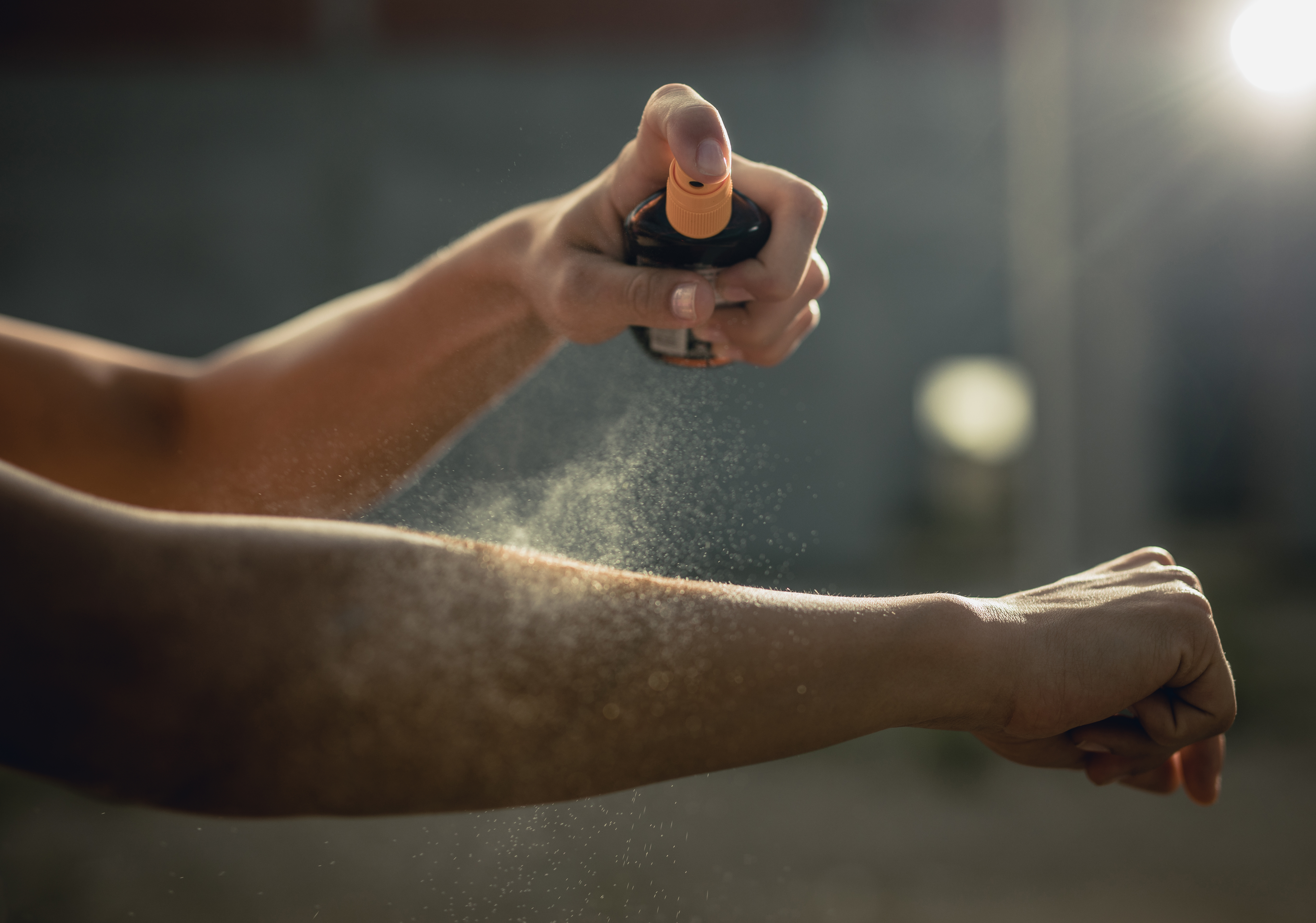 Τι είναι το SPF; Τι διαφορά έχουν τα φυσικά από τα χημικά φίλτρα στα ...