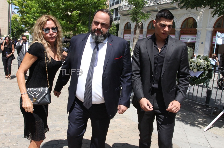 Το τελευταίο αντίο στον Σωκράτη Κόκκαλη Jr - Συντετριμμένη η οικογένειά ...