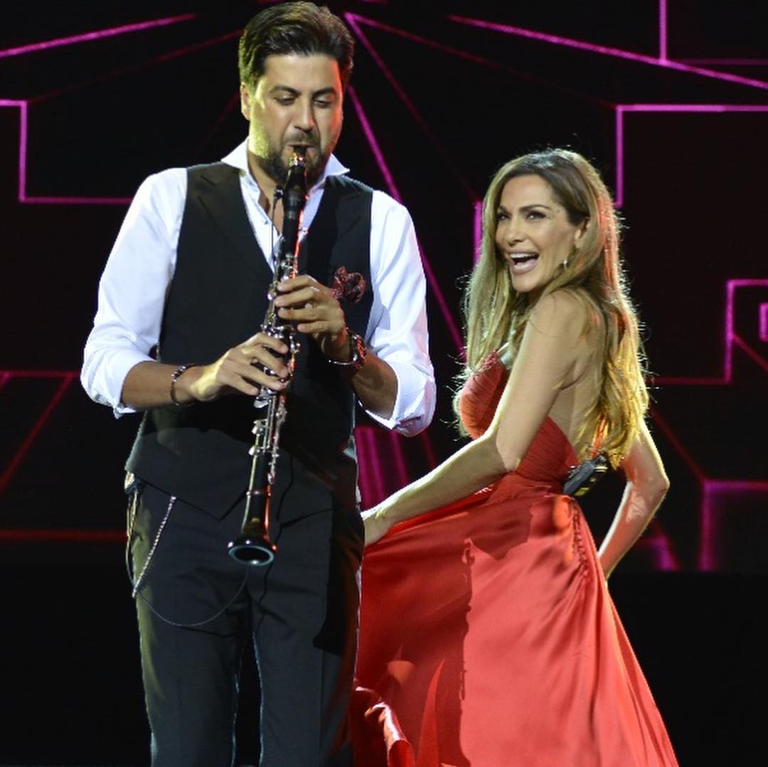 Δέσποινα Βανδή: Το ταξίδι με τον Ντέμη και το εντυπωσιακό κόκκινο ...