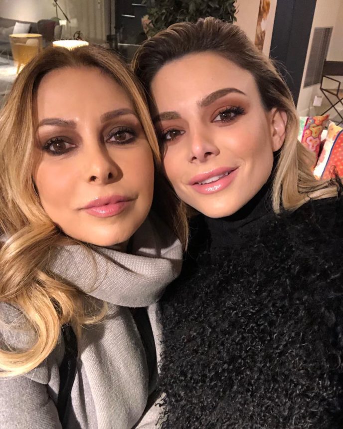 Η μητέρα της Josephine είναι γνωστή τραγουδίστρια! Η εκπληκτική ...
