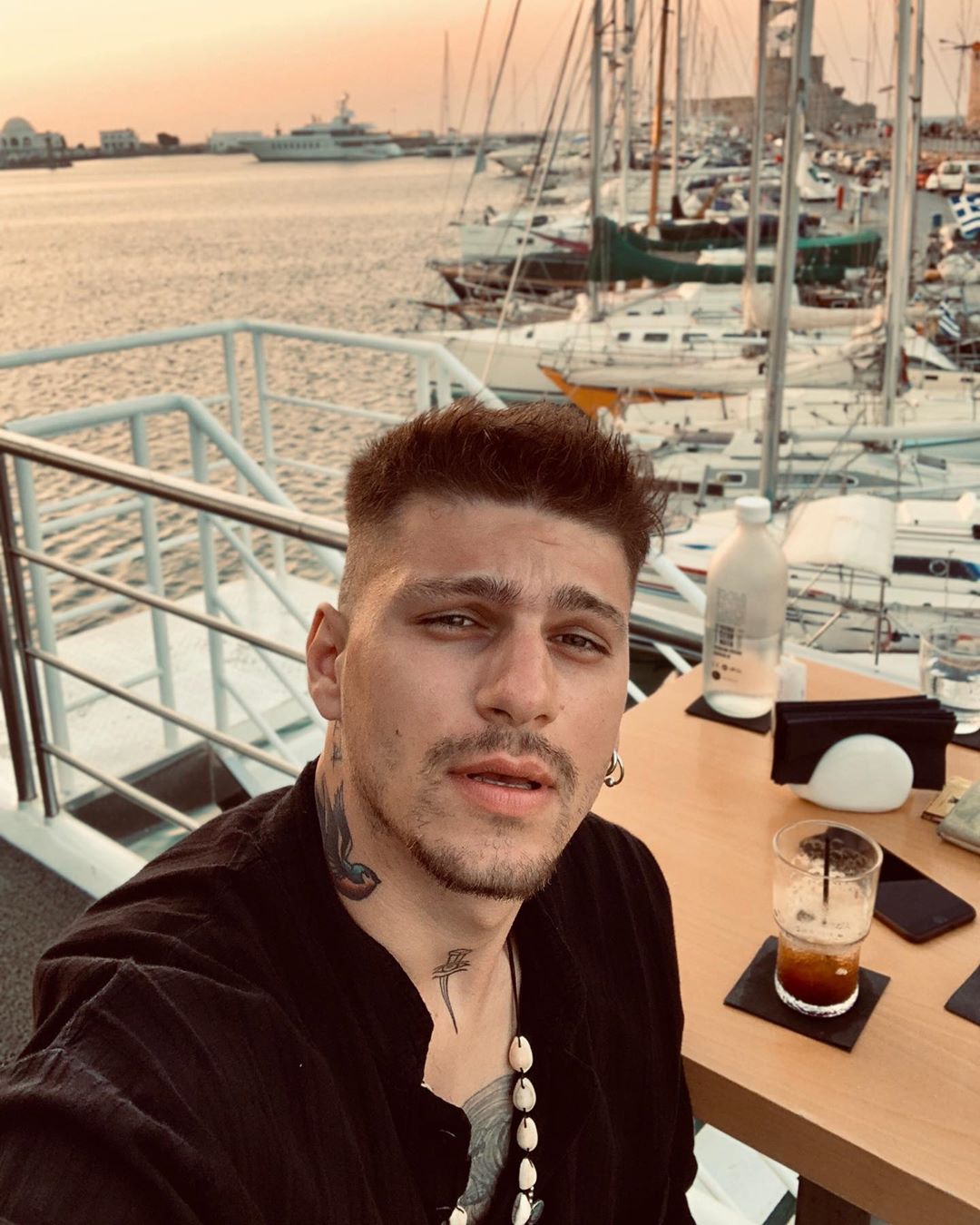 Στηβ Μιλάτος: Μας καλημέρισε ημίγυμνος από την Ρόδο