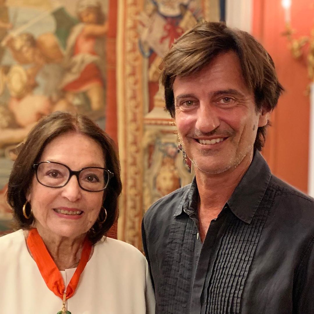 Νανά Μούσχουρη: Οι Γάλλοι τίμησαν την διάσημη Ελληνίδα ερμηνεύτρια!