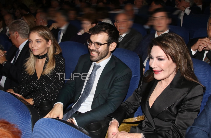 Γιάννα Αγγελοπούλου: Σπάνια έξοδος με τον γιο της!