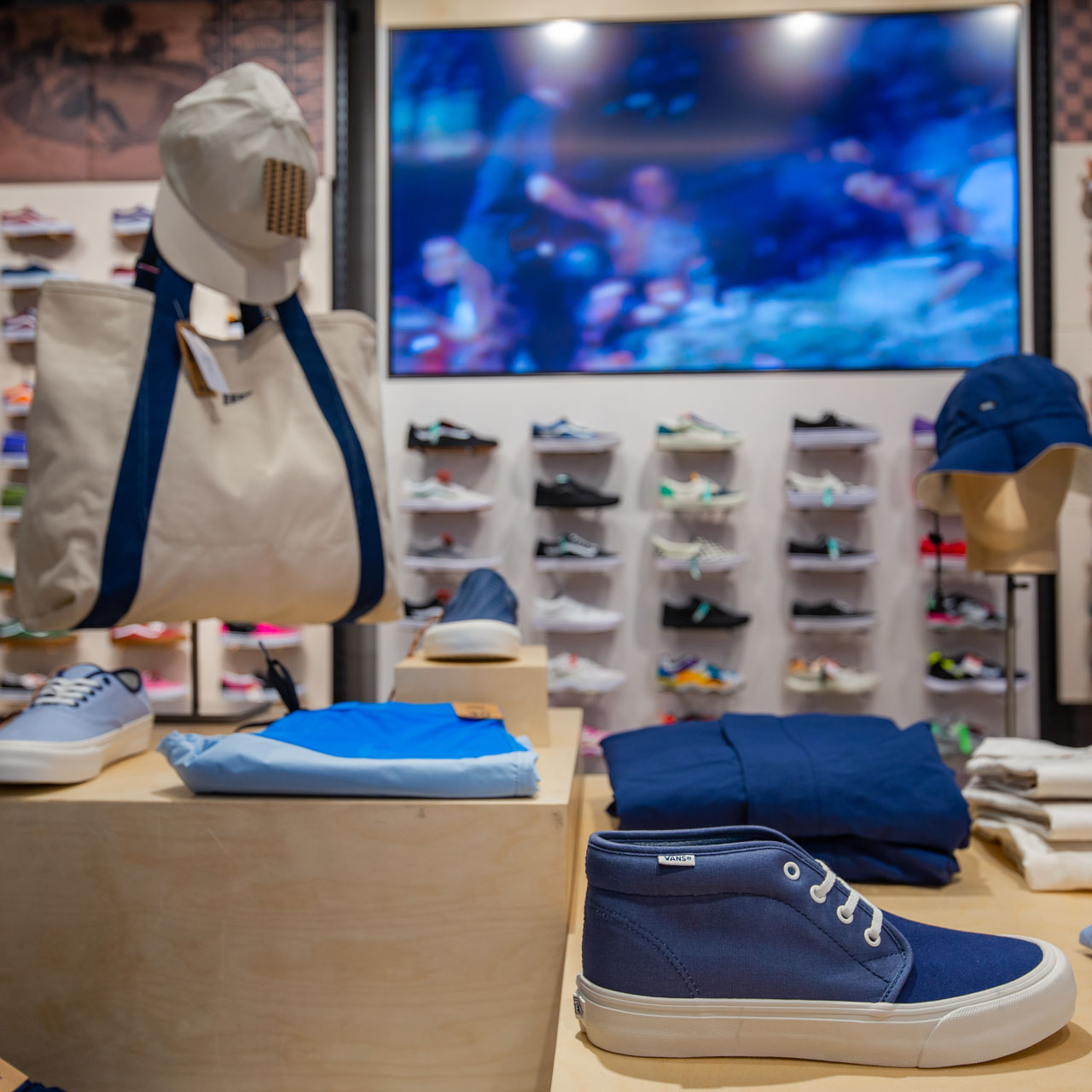 Το Flagship store της Vans ανανεώθηκε