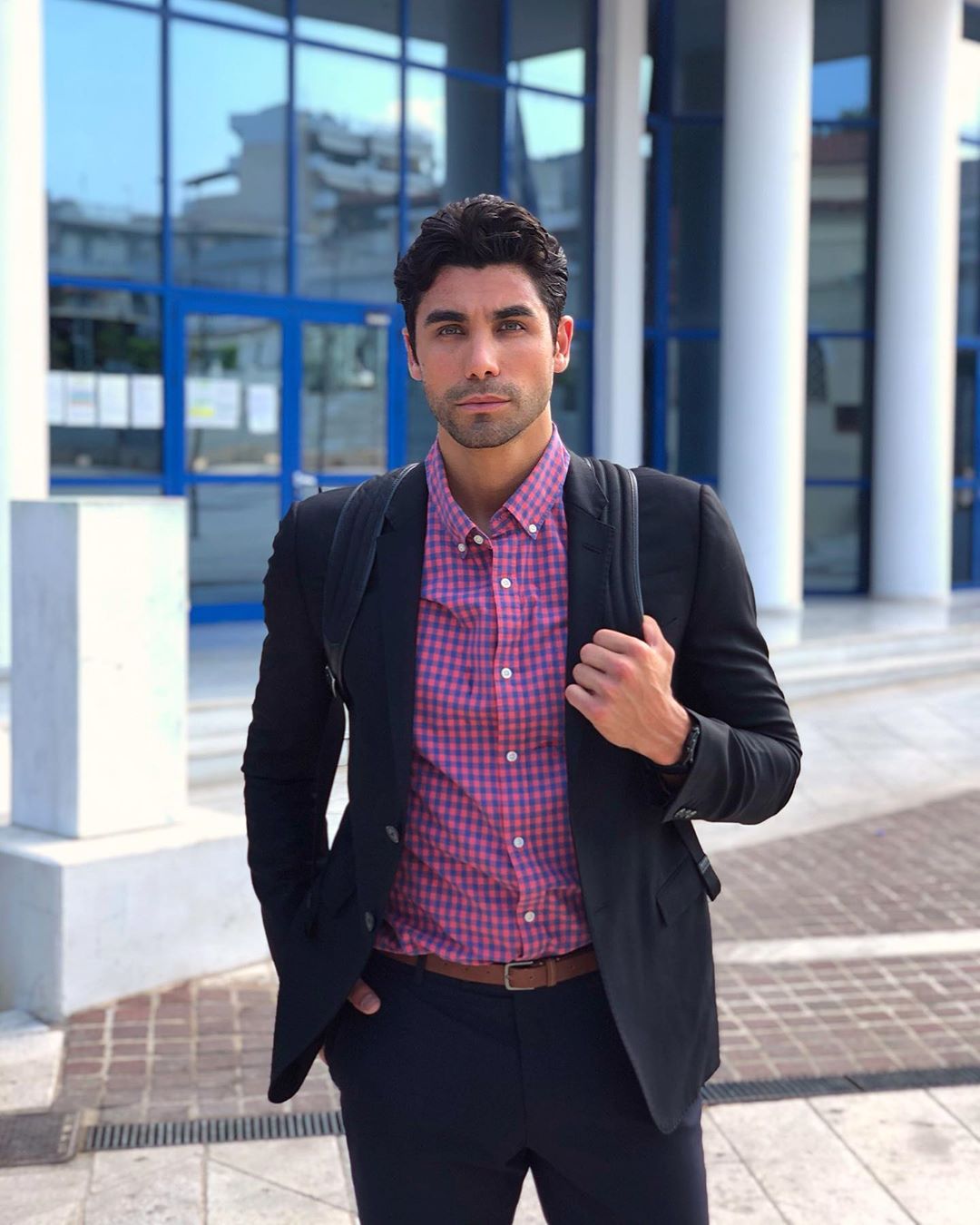 Είναι αυτός ο κούκλος Bachelor του Alpha;