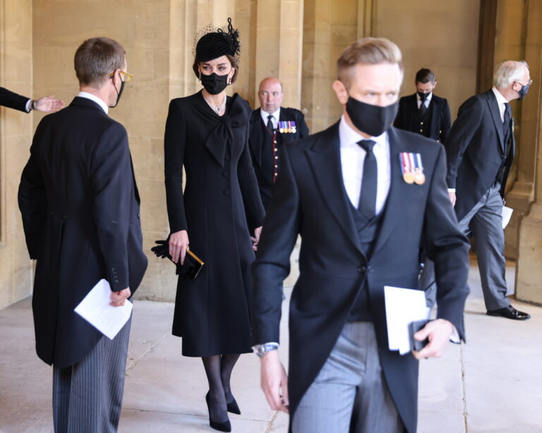 H Kate Middleton τίμησε την βασίλισσα Ελισάβετ με την εμφάνιση της στην ...