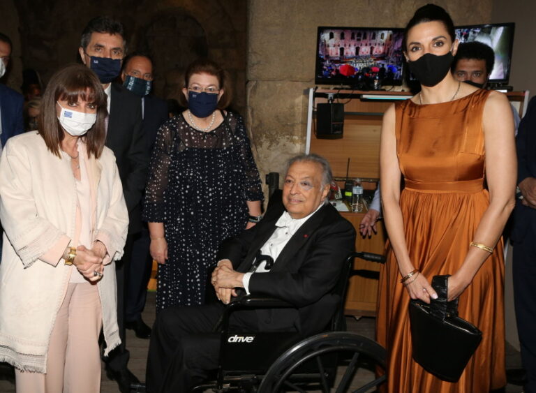 Βασιλιάς Κωνσταντίνος - Βασίλισσα Σοφία της Ισπανίας: Στο Ηρώδειο υπό βροχή