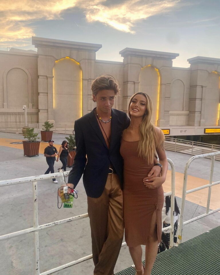 Δανάη Λιβιεράτου: Ερωτευμένη στη Μύκονο - Φωτογραφίες με τον σύντροφό ...