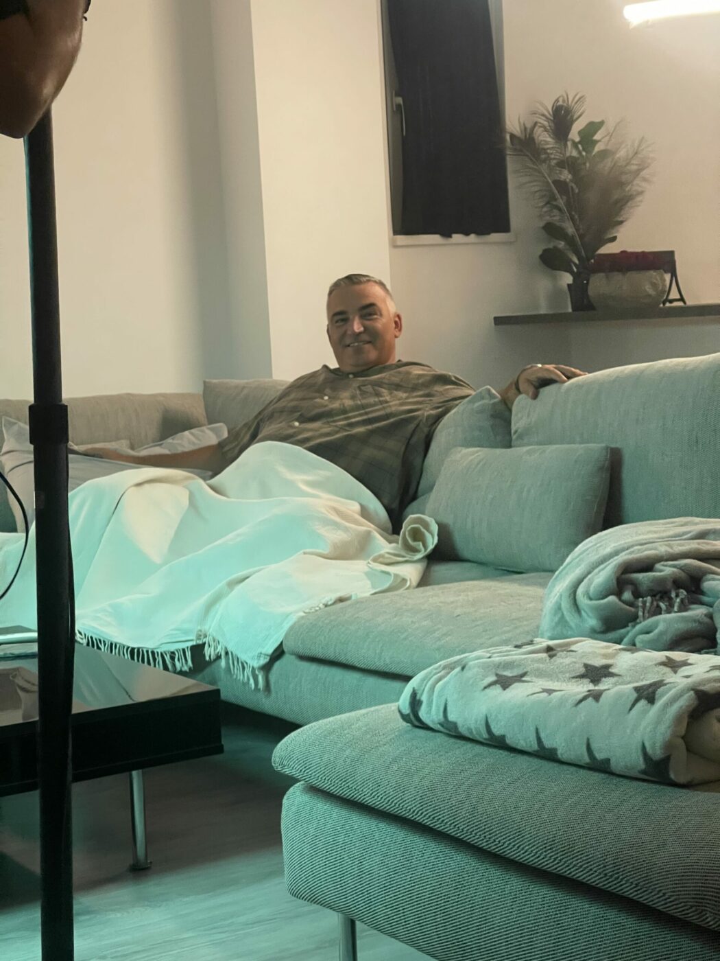Οι Αταίριαστοι επιστρέφουν σε νέα ώρα: Δες φωτογραφίες από τα γυρίσματα ...