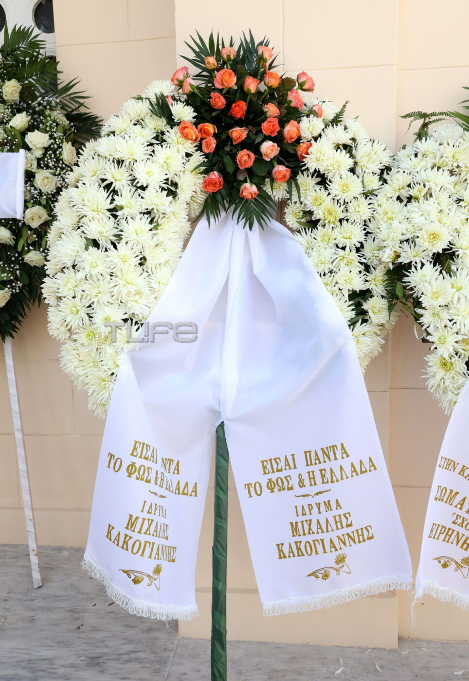 Κηδεία Ειρήνης Παππά: Πλήθος κόσμου στο «τελευταίο αντίο» στο Χιλιομόδι ...