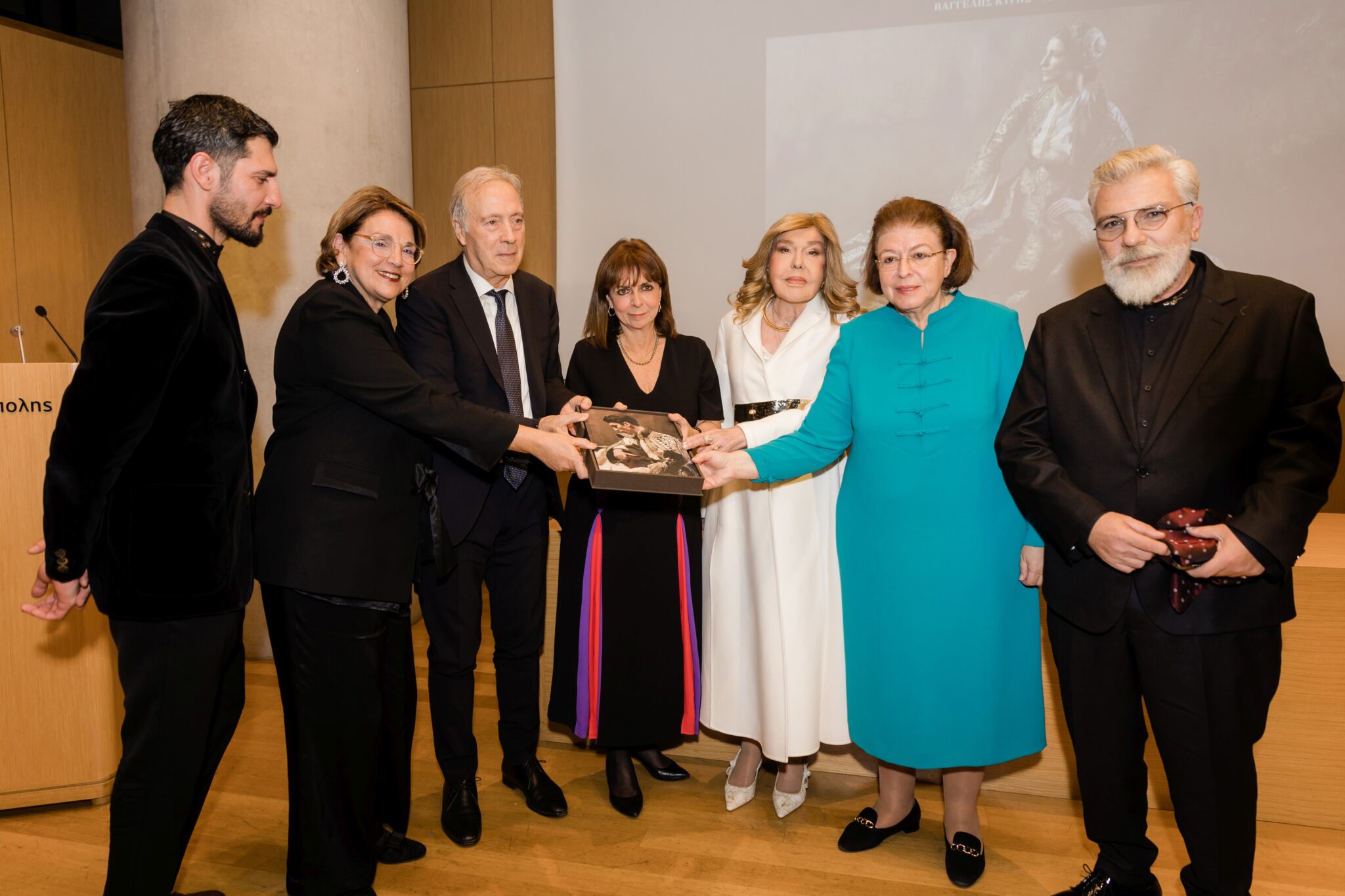 Εγκαίνια για την έκθεση «Ένδυμα Ψυχής» στο Μουσείο της Ακρόπολης ...