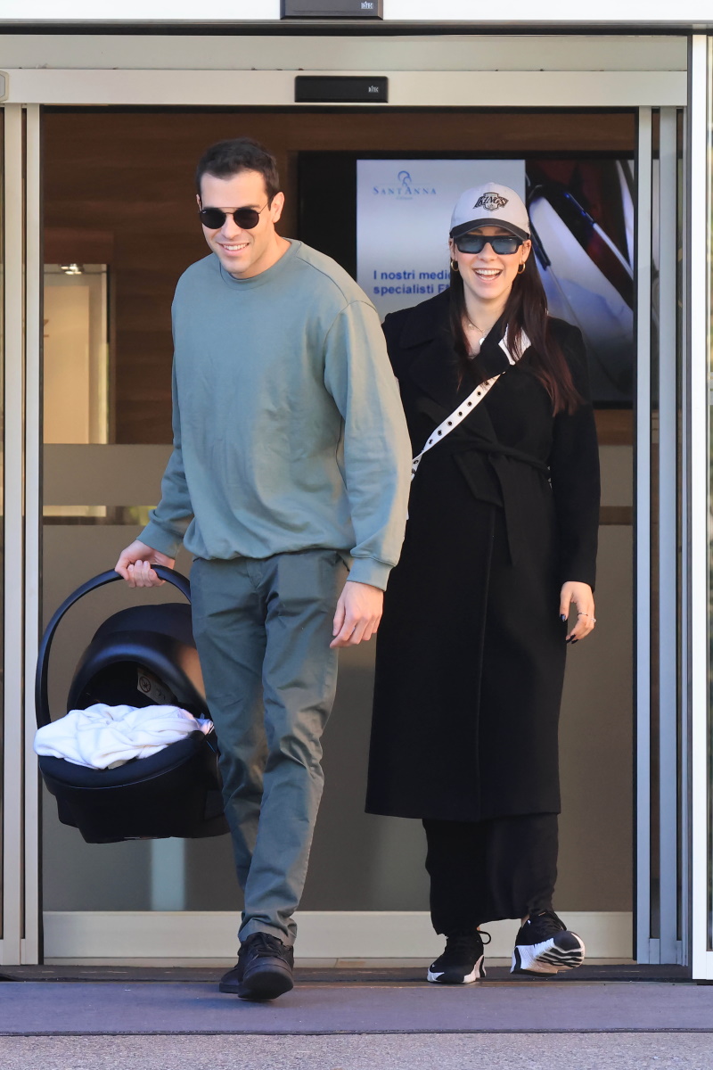 Παππούς ο Έρος Ραμαζότι: Γέννησε η κόρη του - Φωτογραφίες από την έξοδό ...