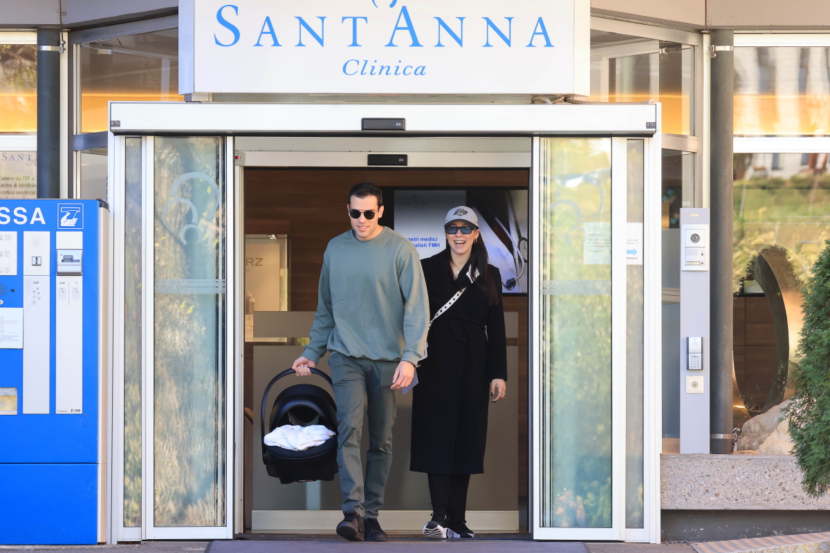 Παππούς ο Έρος Ραμαζότι: Γέννησε η κόρη του - Φωτογραφίες από την έξοδό ...