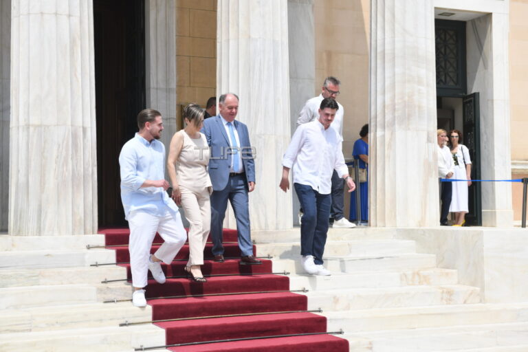 Ορκωμοσία νέας Βουλής: Φωτογραφίες από τις αφίξεις