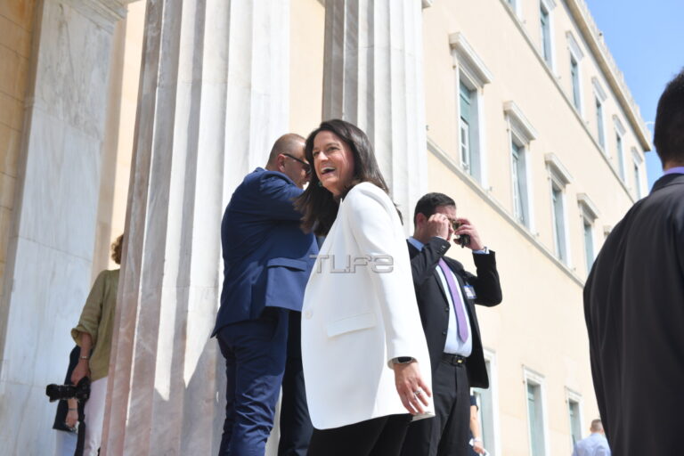Ορκωμοσία νέας Βουλής: Φωτογραφίες από τις αφίξεις