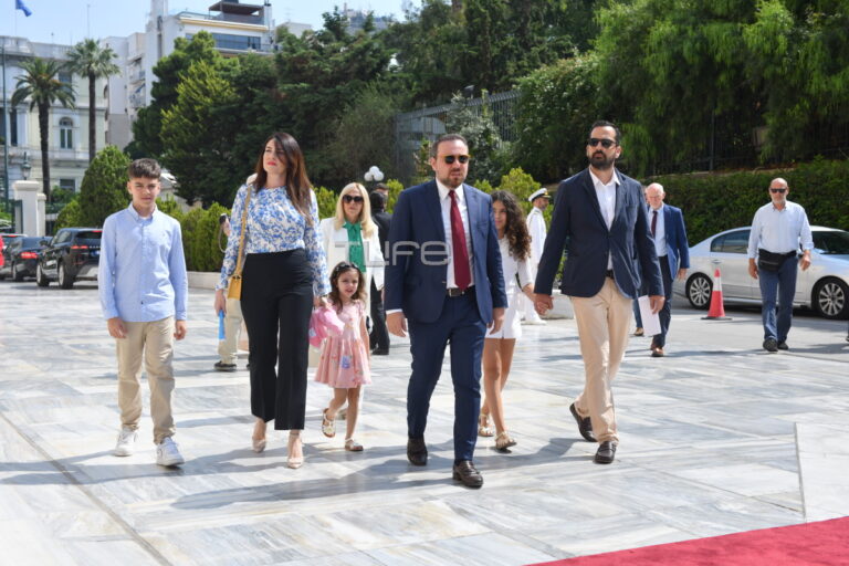 Ορκωμοσία νέας Βουλής: Φωτογραφίες από τις αφίξεις