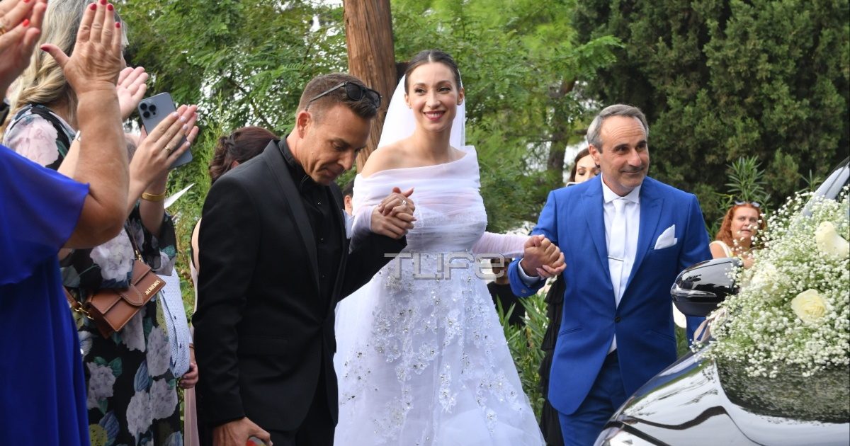 Γάμος Γιώργου Αγγελόπουλου - Δήμητρας Βαμβακούση: Η άφιξη της νύφης ...