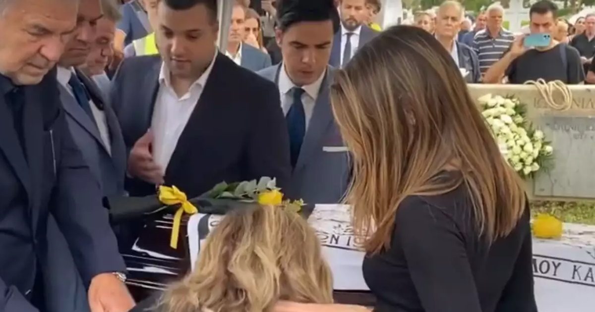 Κηδεία Γιάννη Ιωαννίδη: Τραγική φιγούρα η σύζυγός του, Γιούλα - «Θα σ ...