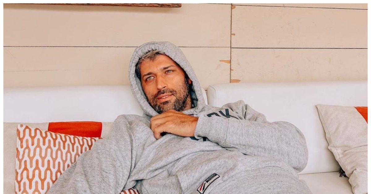 Αλέξης Παππάς: Δείχνει για πρώτη φορά στην κάμερα το μοντέρνο σπίτι του