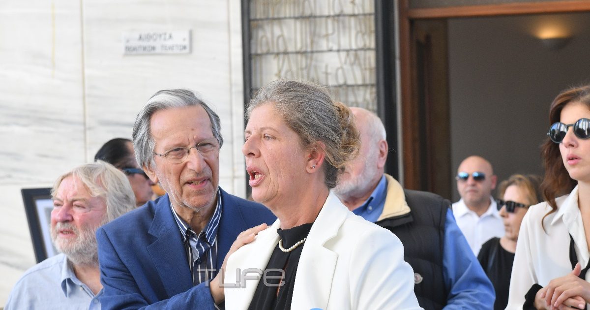Κηδεία Σπύρου Φωκά: Συγκίνησε με τα λόγια της η σύζυγός του, Λίλιαν ...