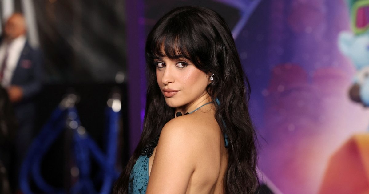 Η goth glam πινελιά στα νύχια της Camila Cabello είναι το inspo της ημέρας
