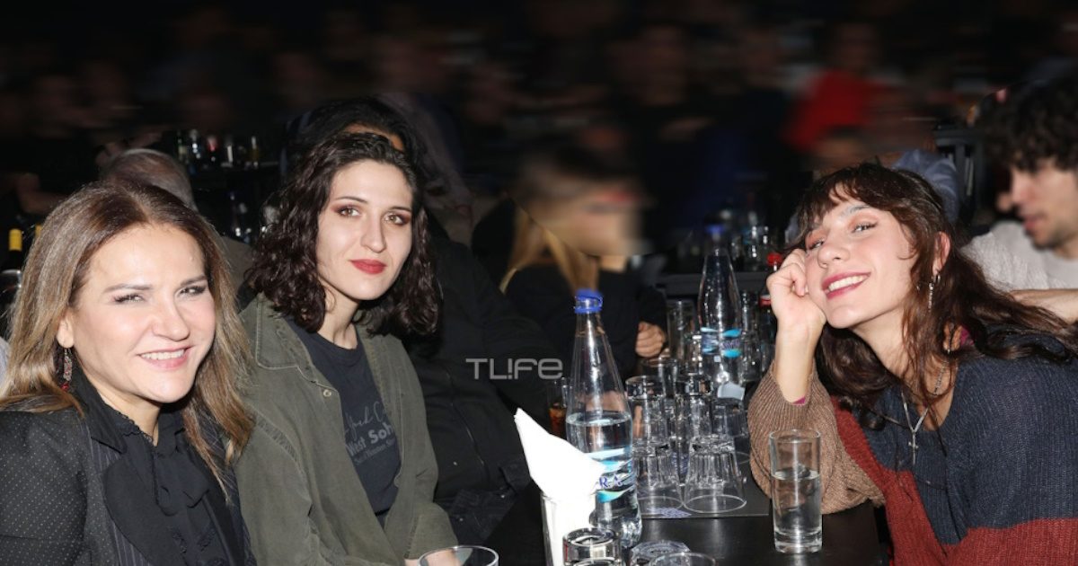 Μπέσσυ Μάλφα: Στην πρεμιέρα του Γεράσιμου Σκιαδαρέση με τις κόρες τους ...