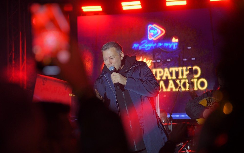 «Θα περνάω καλά» με Νίκο Μακρόπουλο στη Βαρβάκειο – Μοναδικό ...