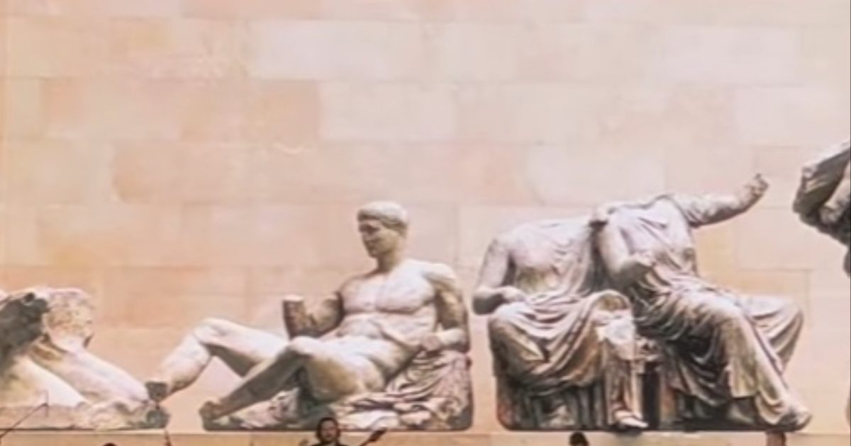 Κωνσταντίνος Αργυρός: Τραγούδησε την «Αθήνα μου» στο Τορόντο με φόντο ...