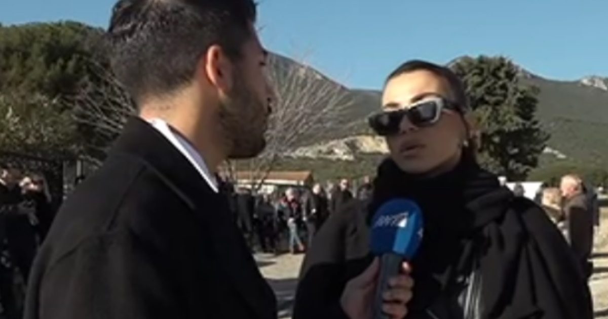 Βασίλης Καρράς: Καταρρακωμένη η Ειρήνη Παπαδοπούλου στην κηδεία του ...