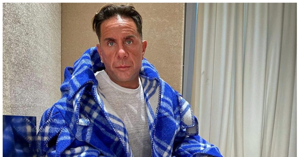 Γιώργος Μαζωνάκης: Το πανύψηλο χριστουγεννιάτικο δέντρο του σπιτιού του ...