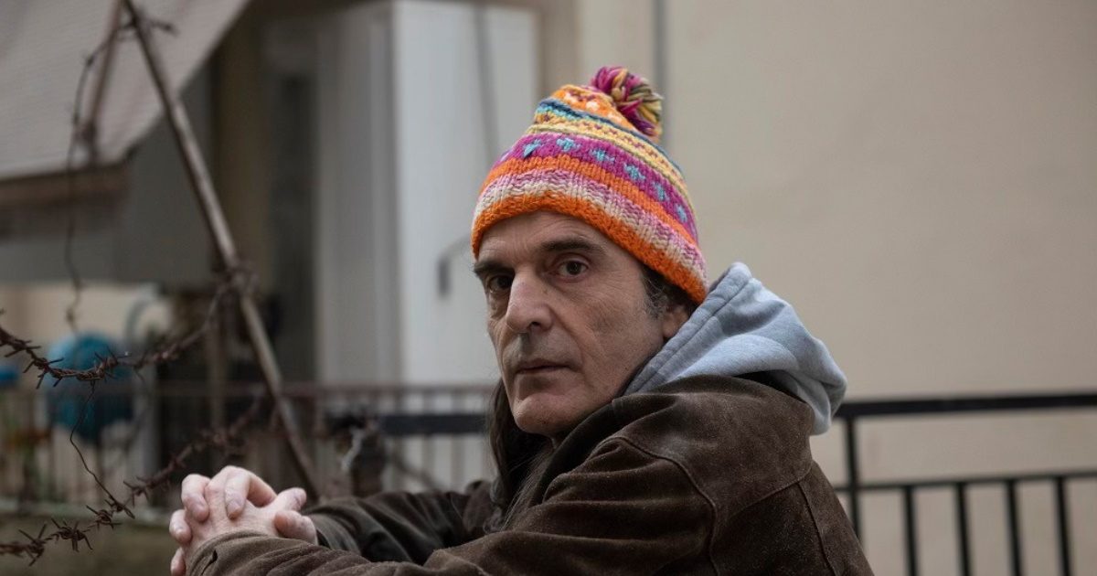 Γιώργος Τόλιος: Πέθανε ο ντράμερ του συγκροτήματος «Τρύπες»