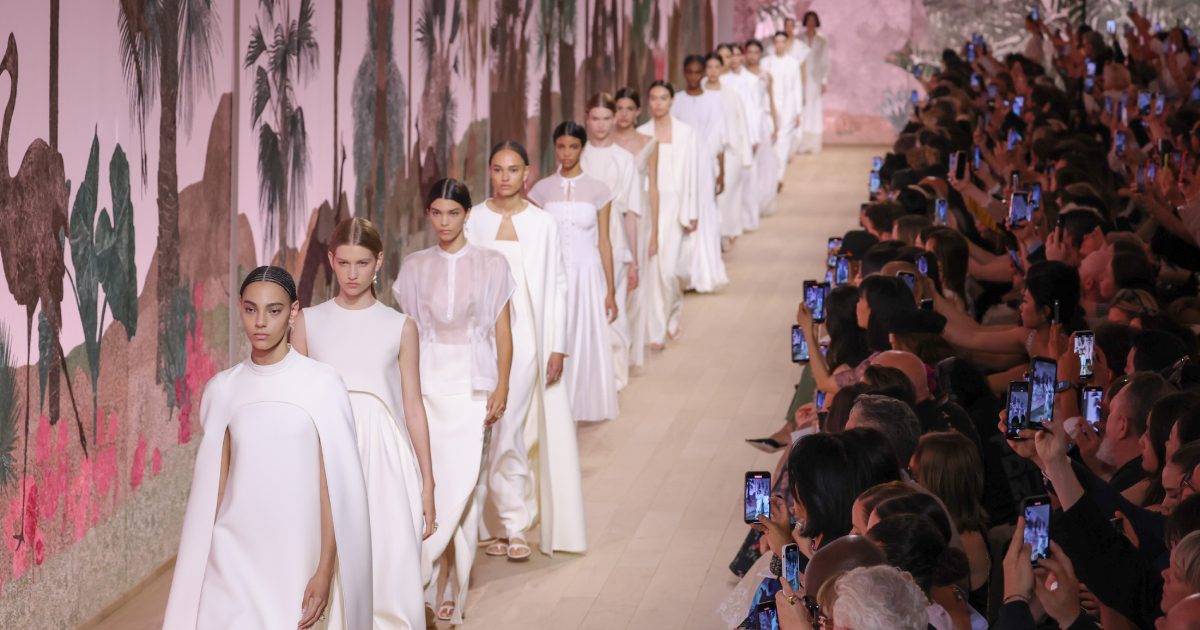 Ο οίκος Dior θα κάνει το επόμενο fashion show στην Νέα Υόρκη