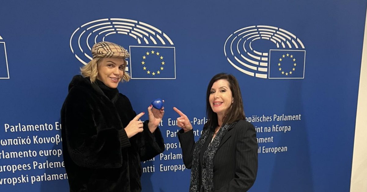 Σάσα Σταμάτη: Το ταξίδι στις Βρυξέλλες και η επίσκεψη στο ...