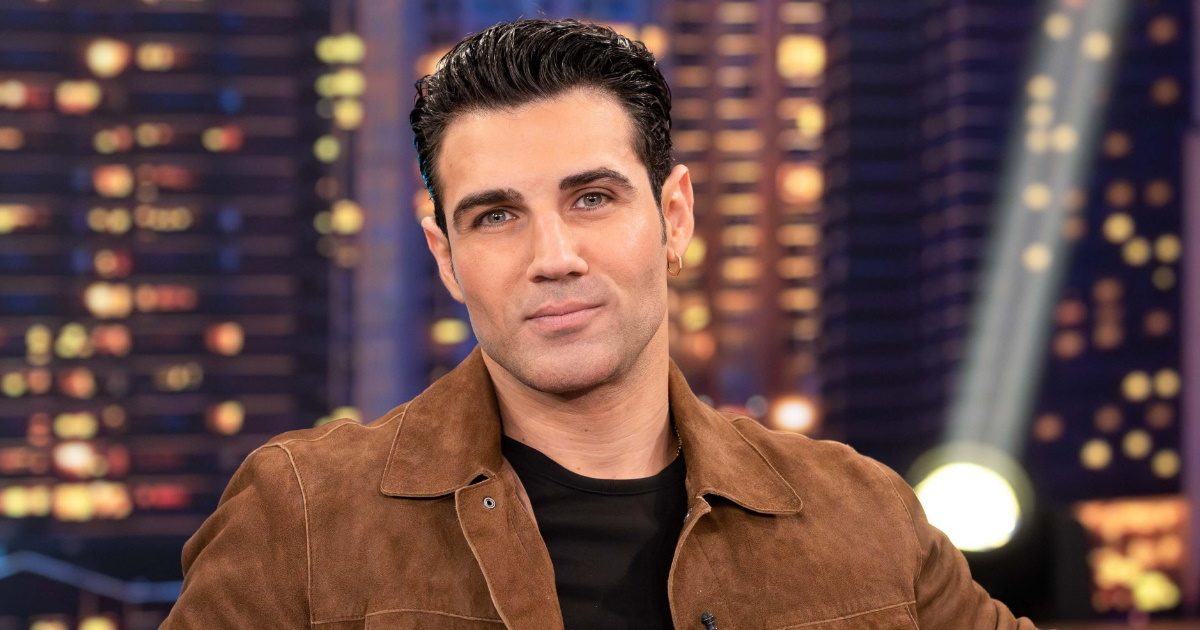 The 2Night Show: Ο Πέτρος Ιακωβίδης απόψε στον Γρηγόρη Αρναούτογλου
