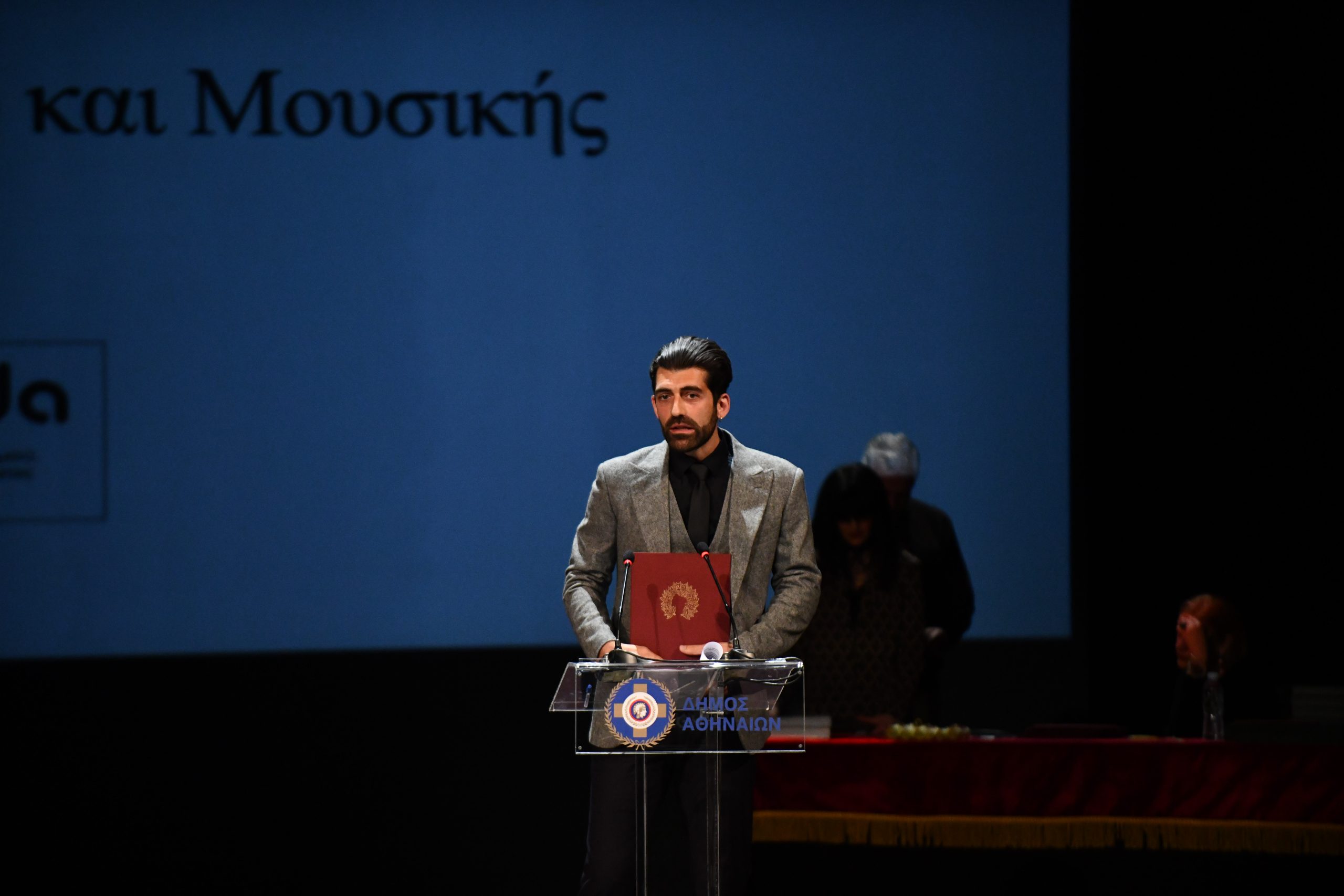 Απονεμήθηκαν τα Βραβεία «Κάρολος Κουν» και Κριτικών Θεάτρου και ...