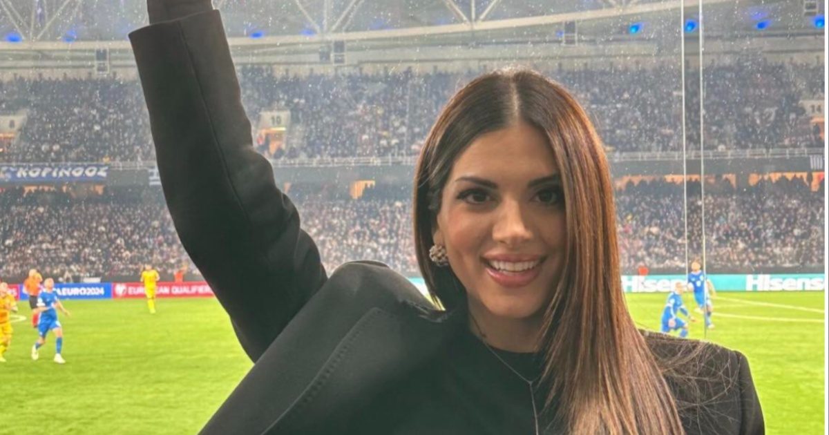 Σταματίνα Τσιμτσιλή: Στο γήπεδο με τα παιδιά της για τον αγώνα της ...