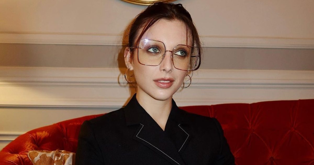 Emma Chamberlain: Θα μπορούσε να είναι η μούσα της Vivienne Westwood ...