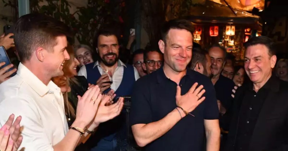 Στέφανος Κασσελάκης: Γιόρτασε τη λήξη της θητείας του με το τραγούδι ...