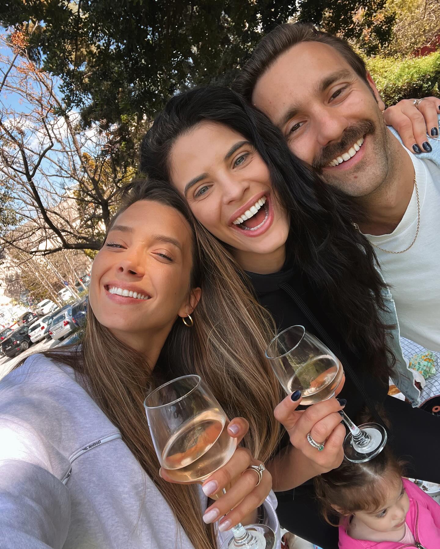 Χριστίνα Μπόμπα - Σάκης Τανιμανίδης: Για πικ νικ με τις κόρες του ...