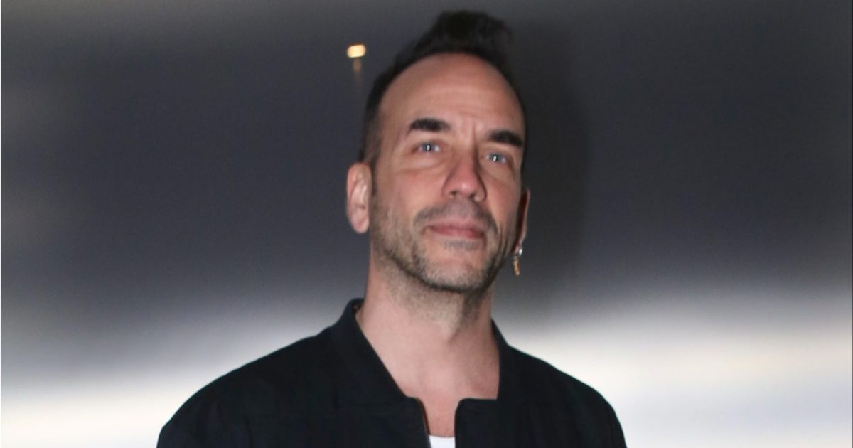 Πάνος Μουζουράκης: Κυκλοφόρησε το νέο του album με τίτλο «Μεγαλώνω»