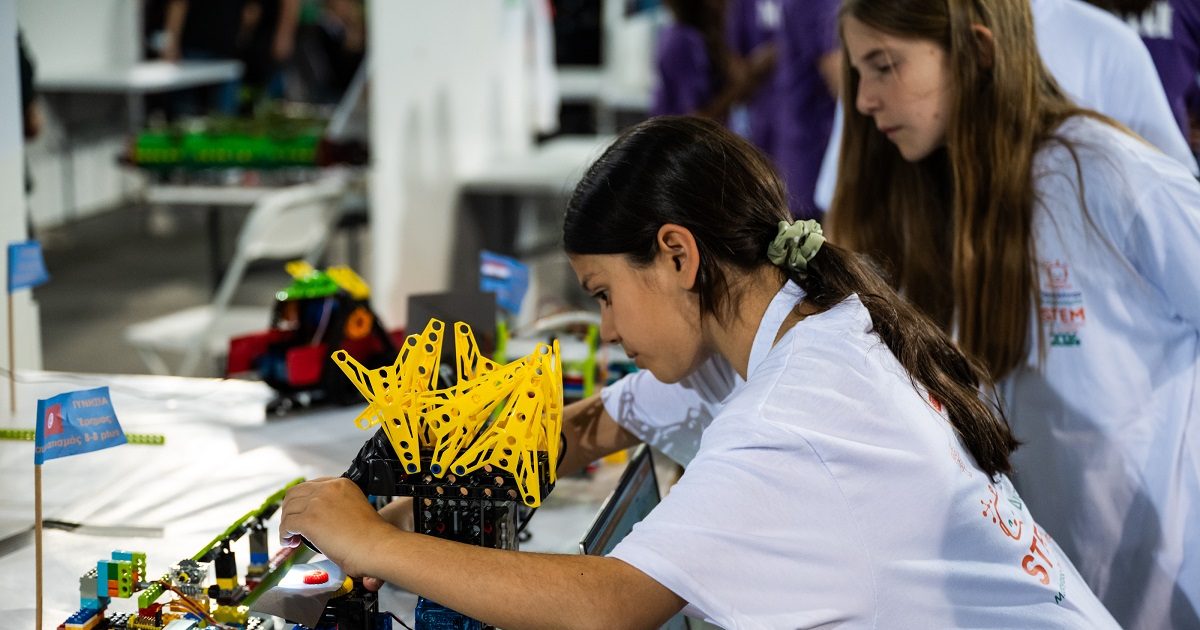 10ος Πανελλήνιος Διαγωνισμός STEM 2024: η COSMOTE στηρίζει τη διάδοση ...