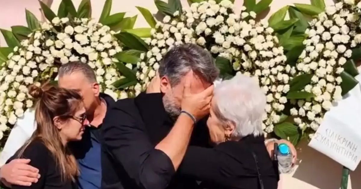 Γιάννης Καλλιάνος: Απαρηγόρητος στην κηδεία του πατέρα του - Στο πλευρό ...