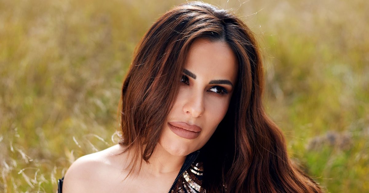 Η Ηλιάννα Ζέρβα επιστρέφει δυνατά και τραγουδά «Δε Φρενάρω»