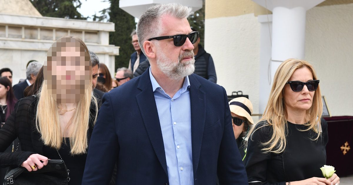 Άννα Παναγιωτοπούλου: Συγκινημένος ο γιος της στην κηδεία της - Στο ...