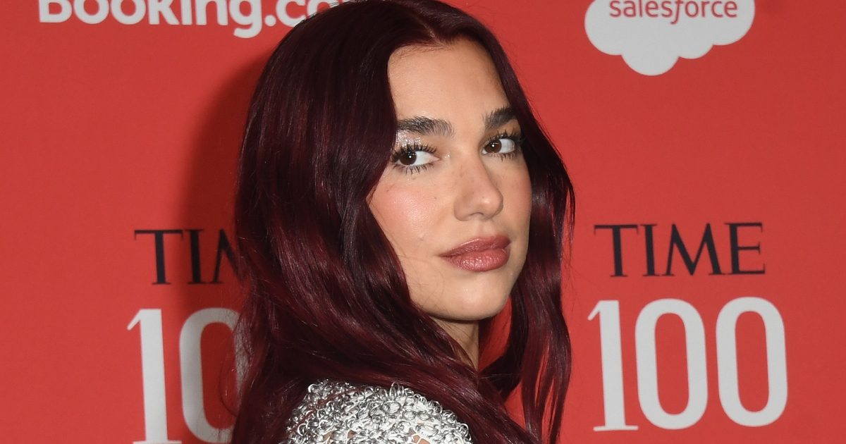 Dua Lipa: Το νέο της κούρεμα είναι το απόλυτο look του καλοκαιριού