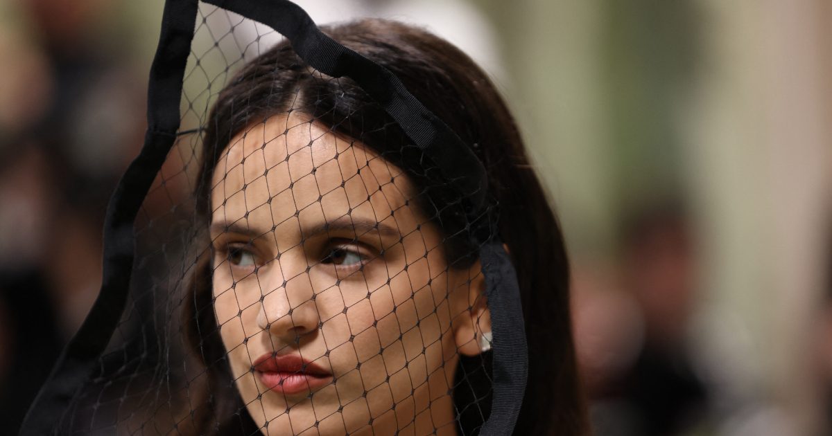 H Rosalia είναι η νέα ambassador του οίκου Dior