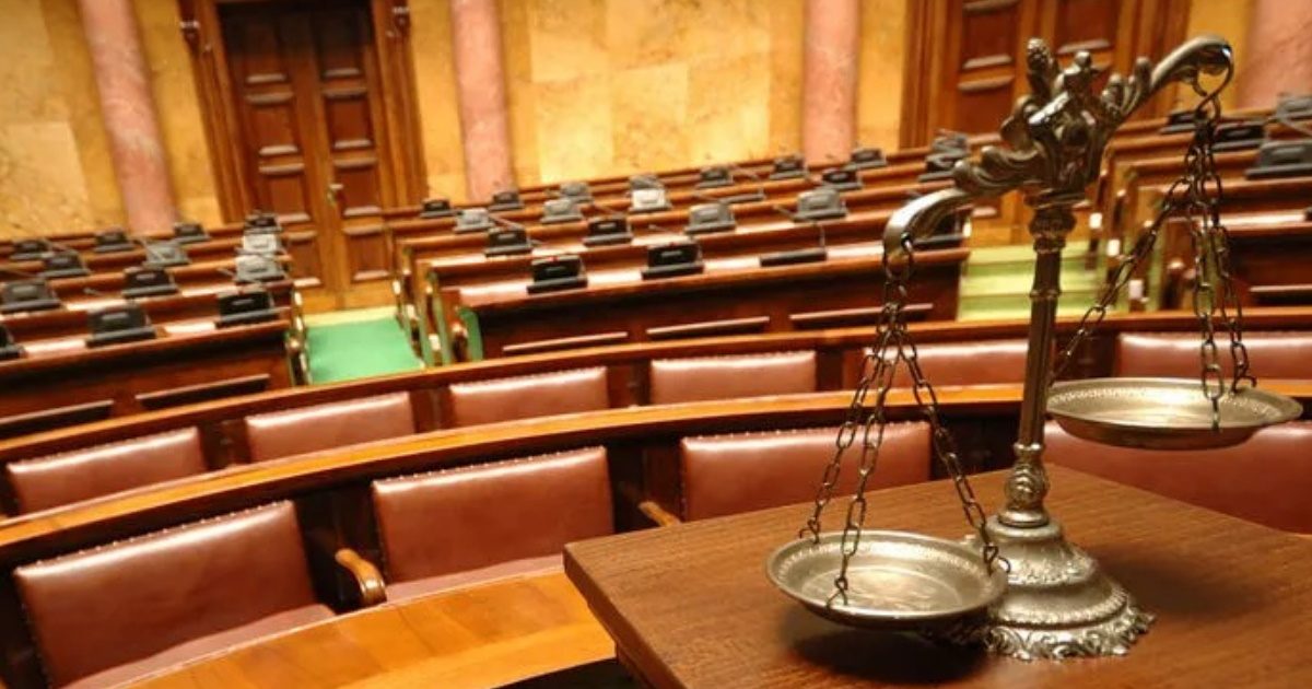 Συνελήφθη γνωστός δικηγόρος για ενδοοικογενειακή βία - Δίωξη σε βαθμό ...